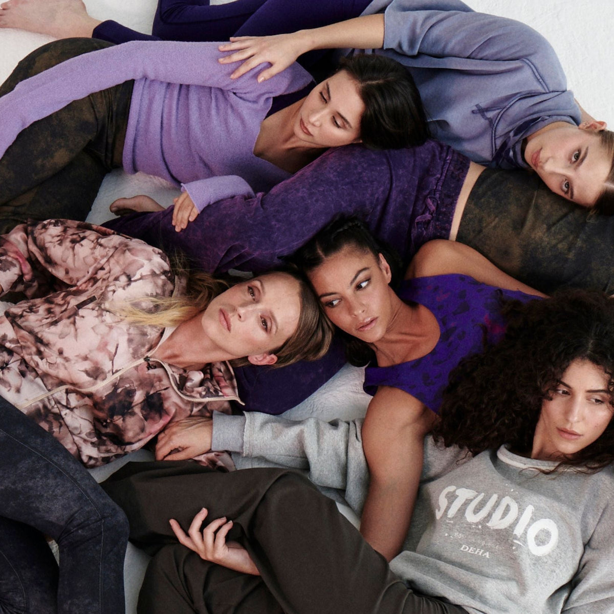 Chenille clothing: tracksuits, trousers, knitwear | DEHA